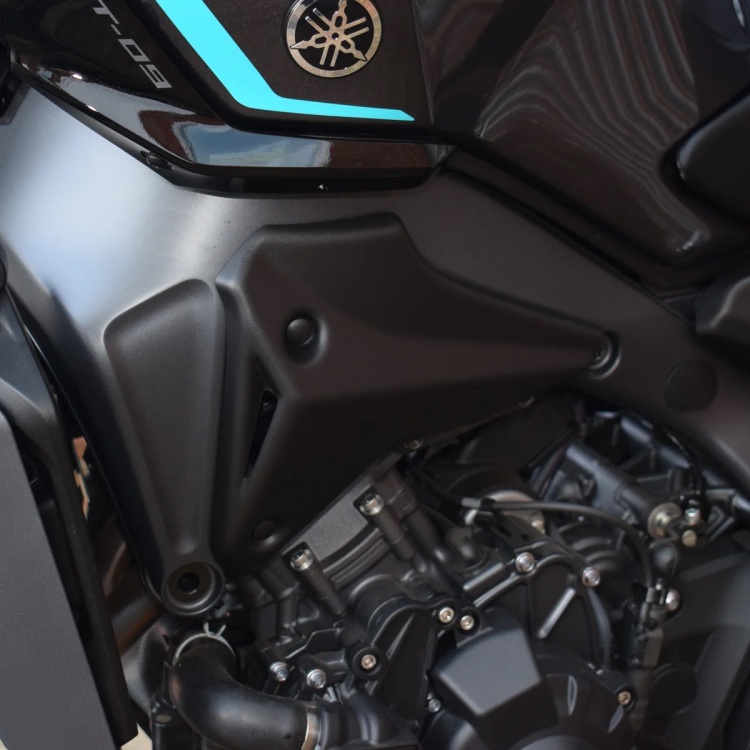 Yamaha MT-09 (2021+) Pyramid Side Infill Panels - Matt Black ...